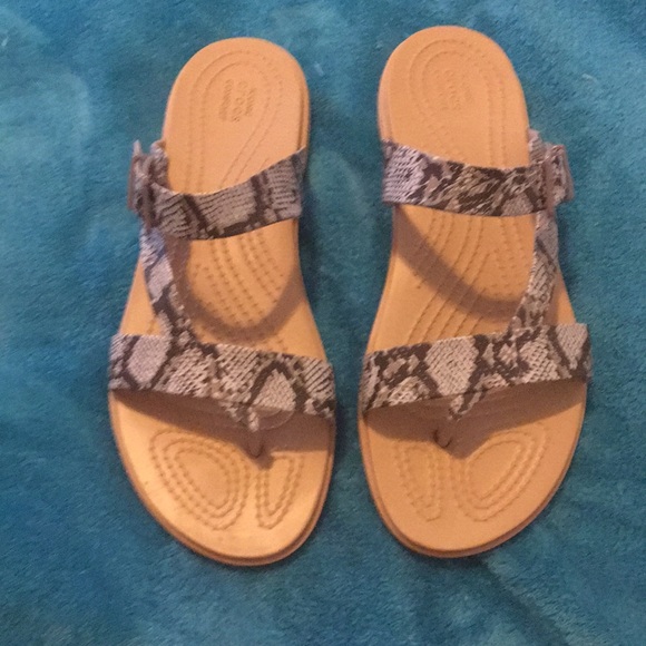 CROCS | Shoes | Crocs Snake Print Between Toe Sandals Size 7 | Poshmark